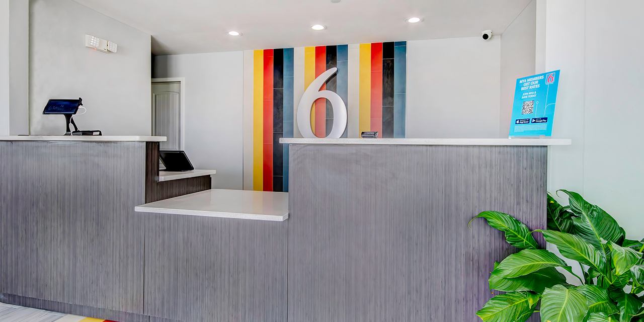 Contact Motel 6 : Your Affordable Haven in the Heart of Excitement.